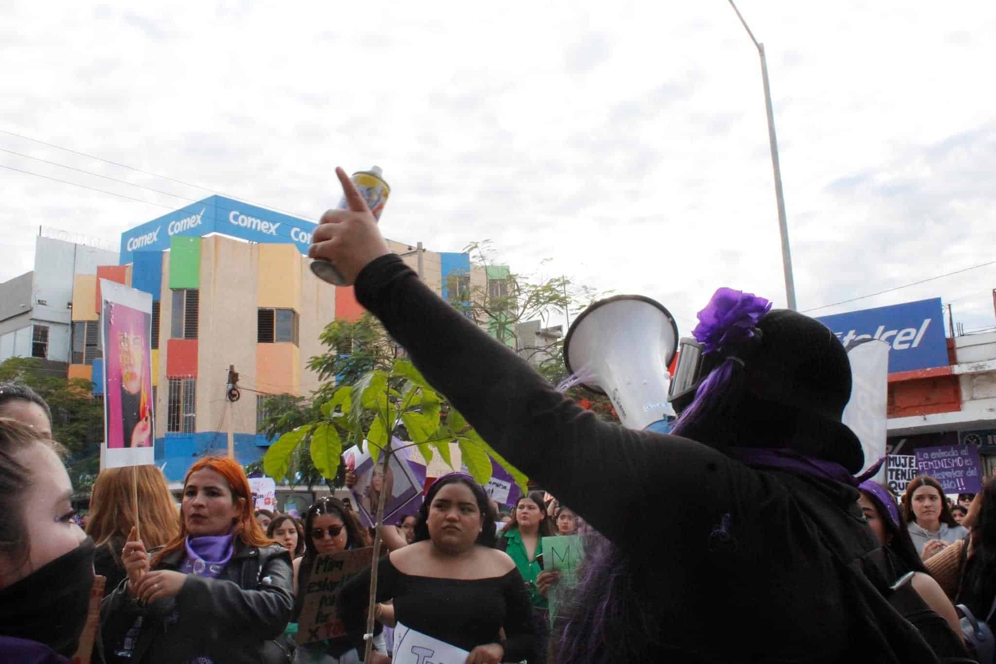 "Dejen de enviar flores, mejor empoderen a las mujeres con mejores ...